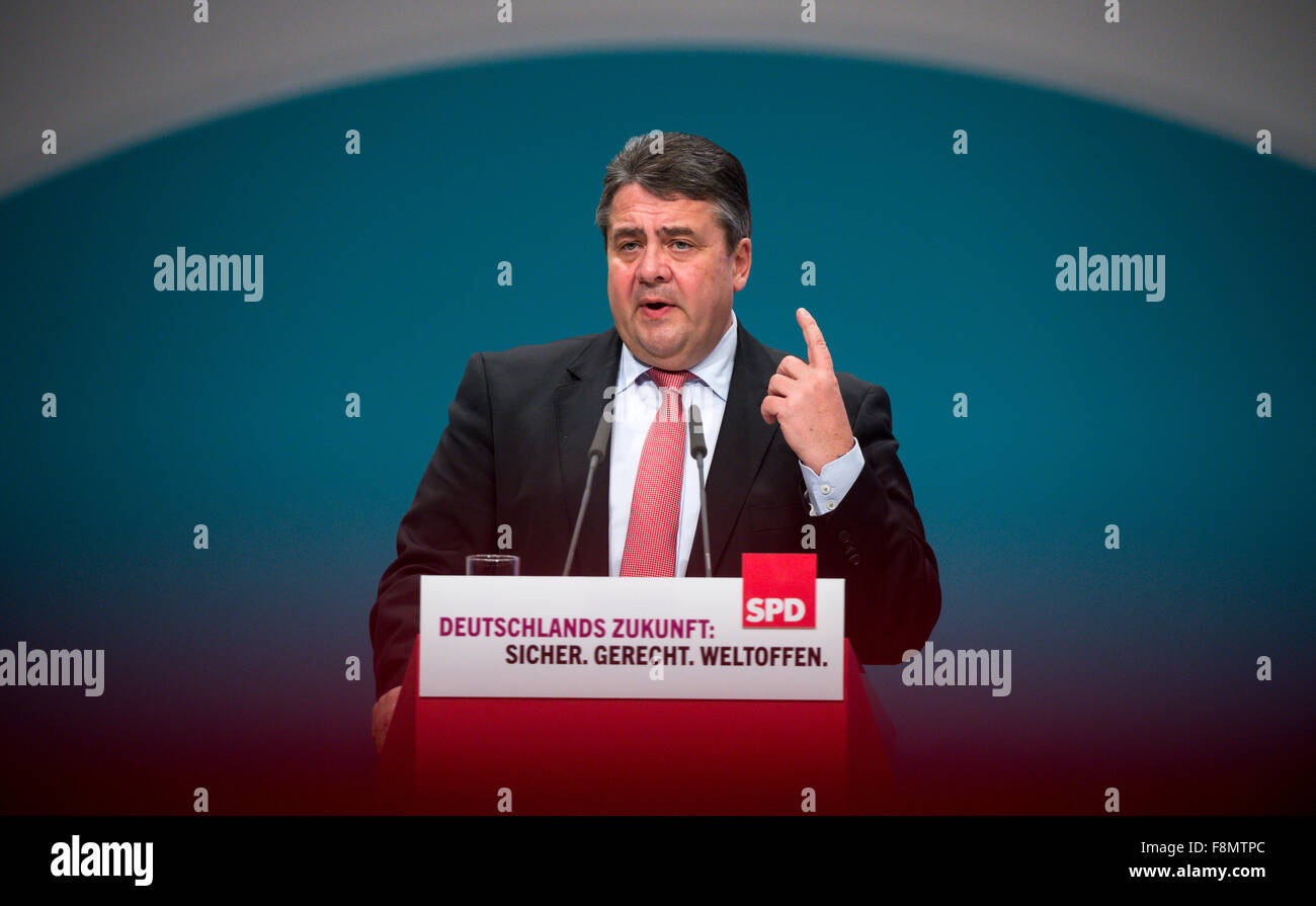 Berlin, Germany. 10th Dec, 2015. SPD leader and German Economy Minister ...