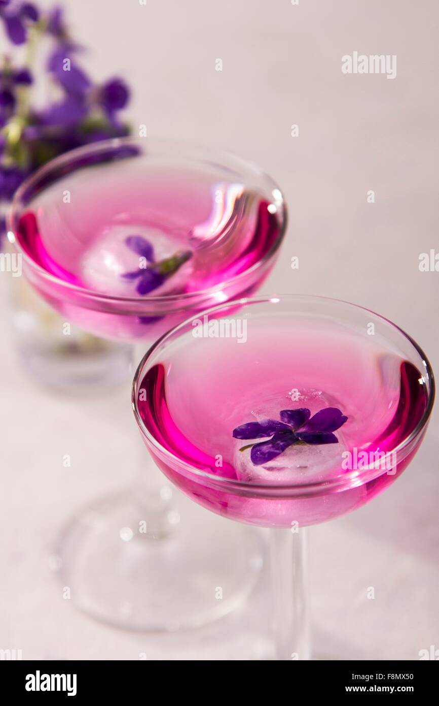 Cocktails with violet ice cubes Stock Photo - Alamy