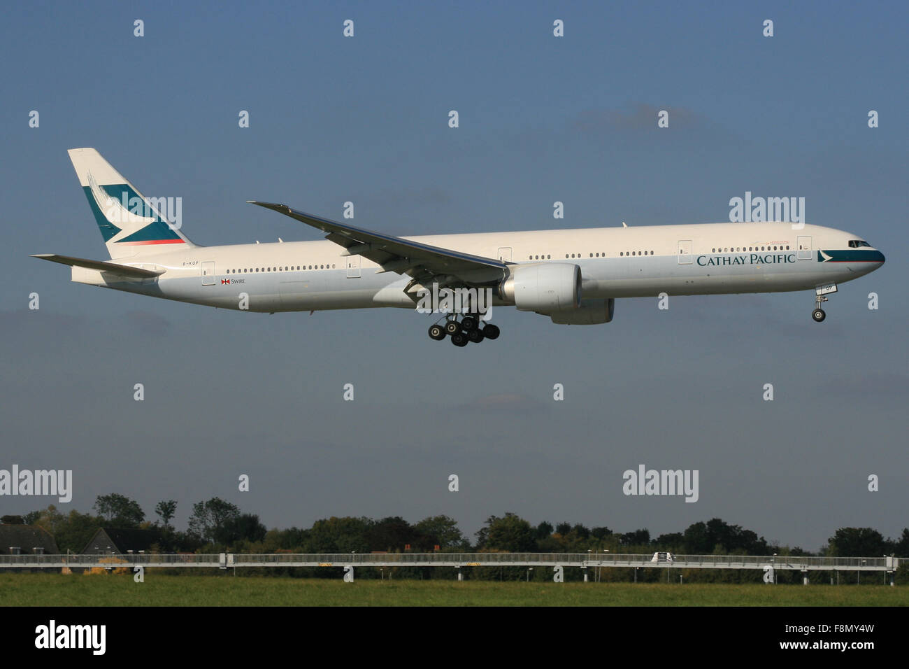 CATHAY PACIFIC 777 Stock Photo - Alamy