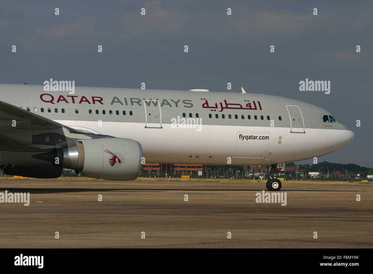Qatar airways a330 landing hi-res stock photography and images - Alamy