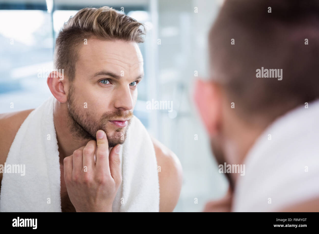 Reflection man mirror towel hi-res stock photography and images - Alamy