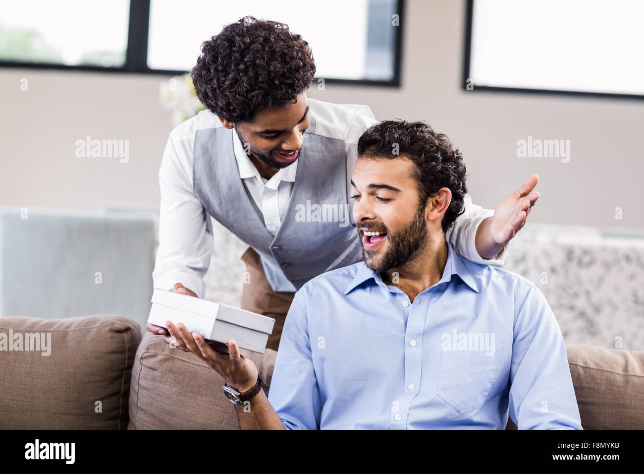 Young couple giving gift hi-res stock photography and images - Alamy