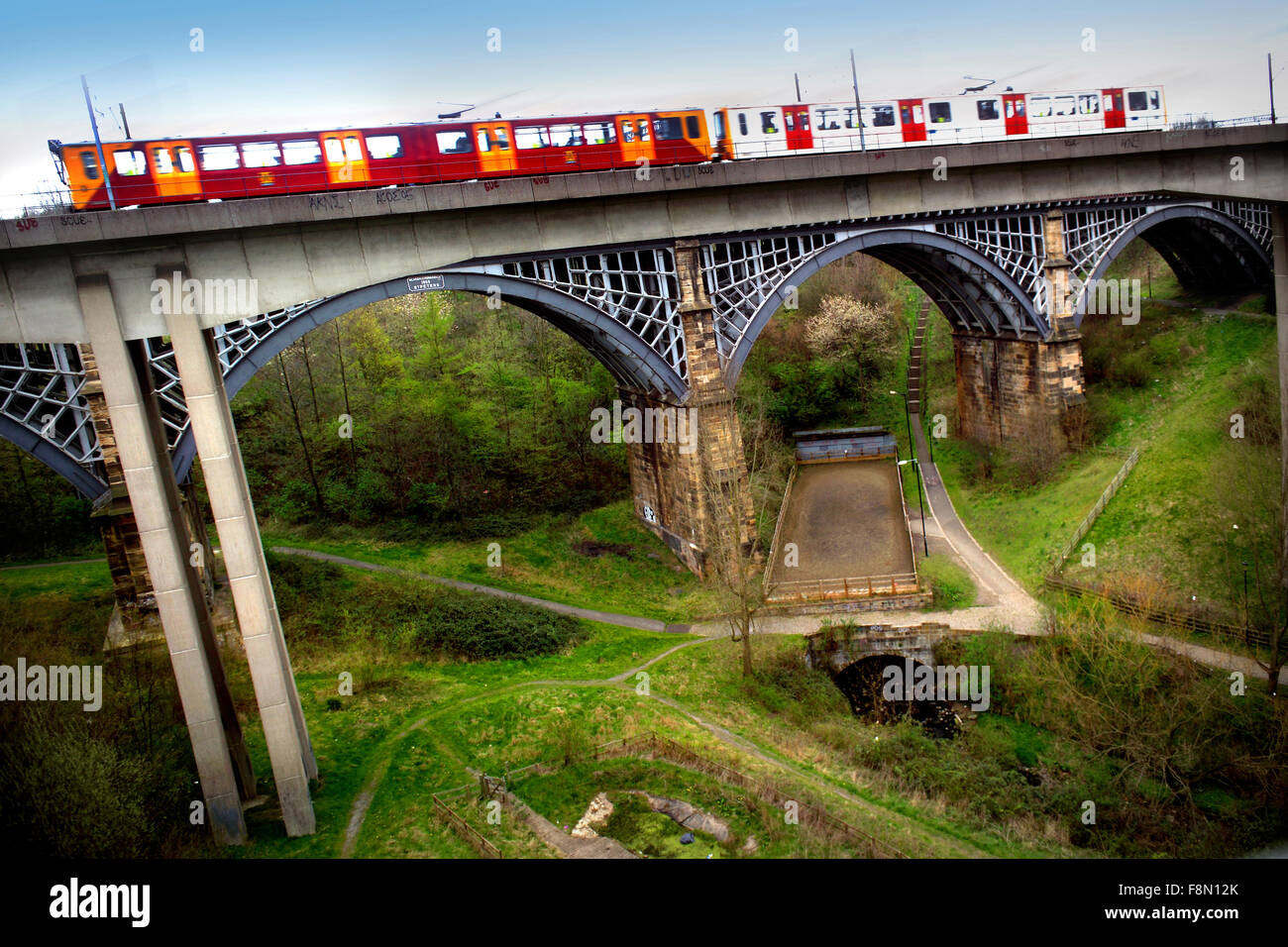 Newcastle Metro train crossing Byker bridge Stock Photo - Alamy