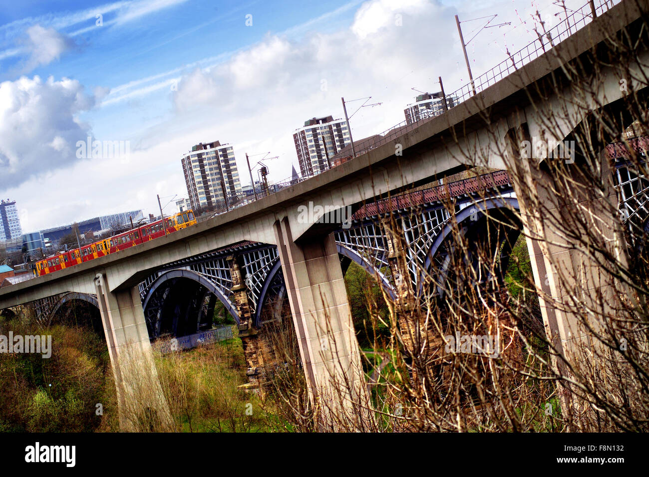 Newcastle Metro train crossing Byker bridge Stock Photo - Alamy