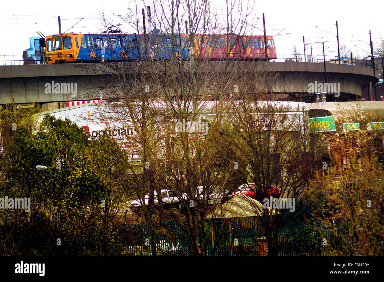 Newcastle Metro train crossing Byker bridge Stock Photo - Alamy