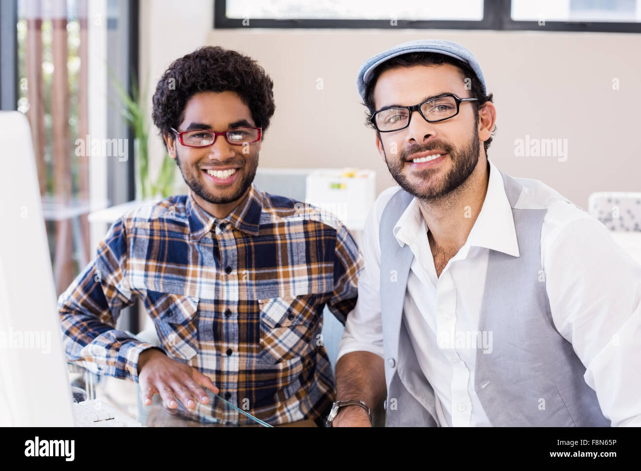 Couple desk hi-res stock photography and images - Alamy