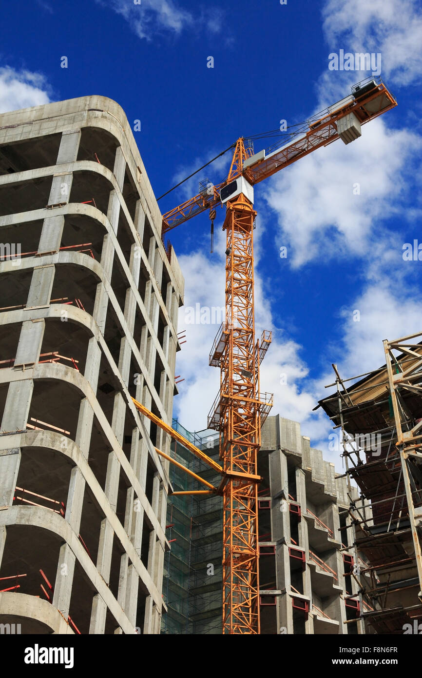 Modern building crane scaffolding hi-res stock photography and images ...