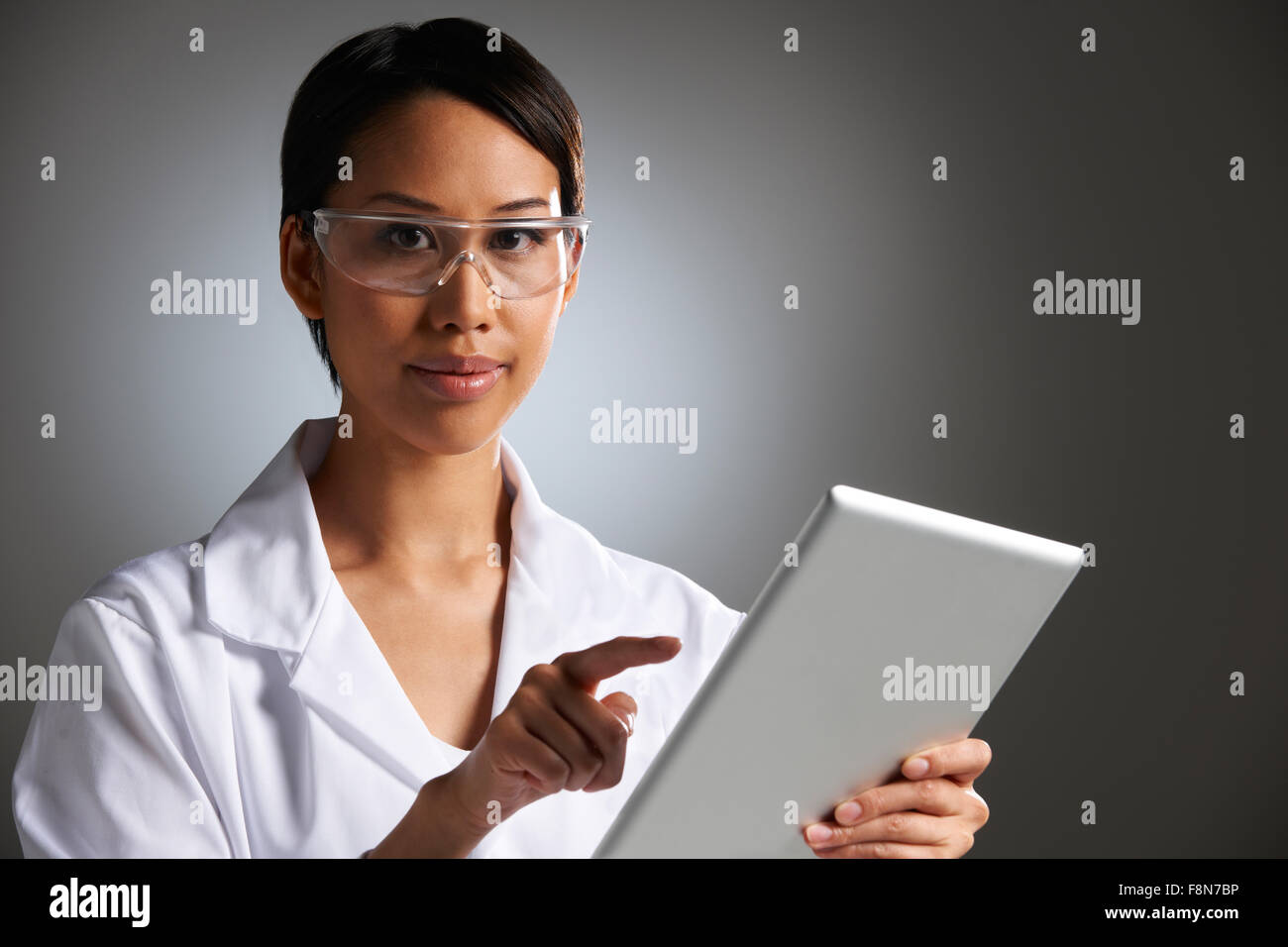 Laboratory worker hi-res stock photography and images - Alamy