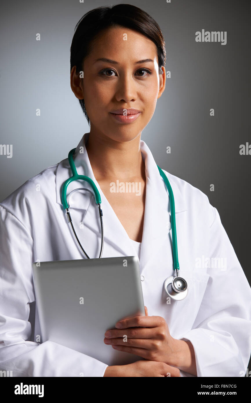 Doctor studio hi-res stock photography and images - Alamy