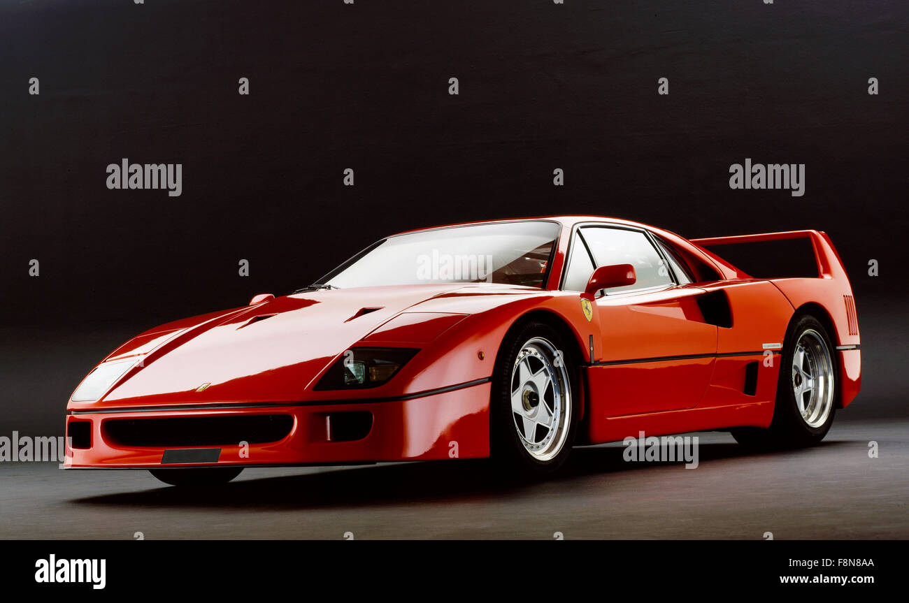 Ferrari F40 in studio, 3/4 front Stock Photo - Alamy