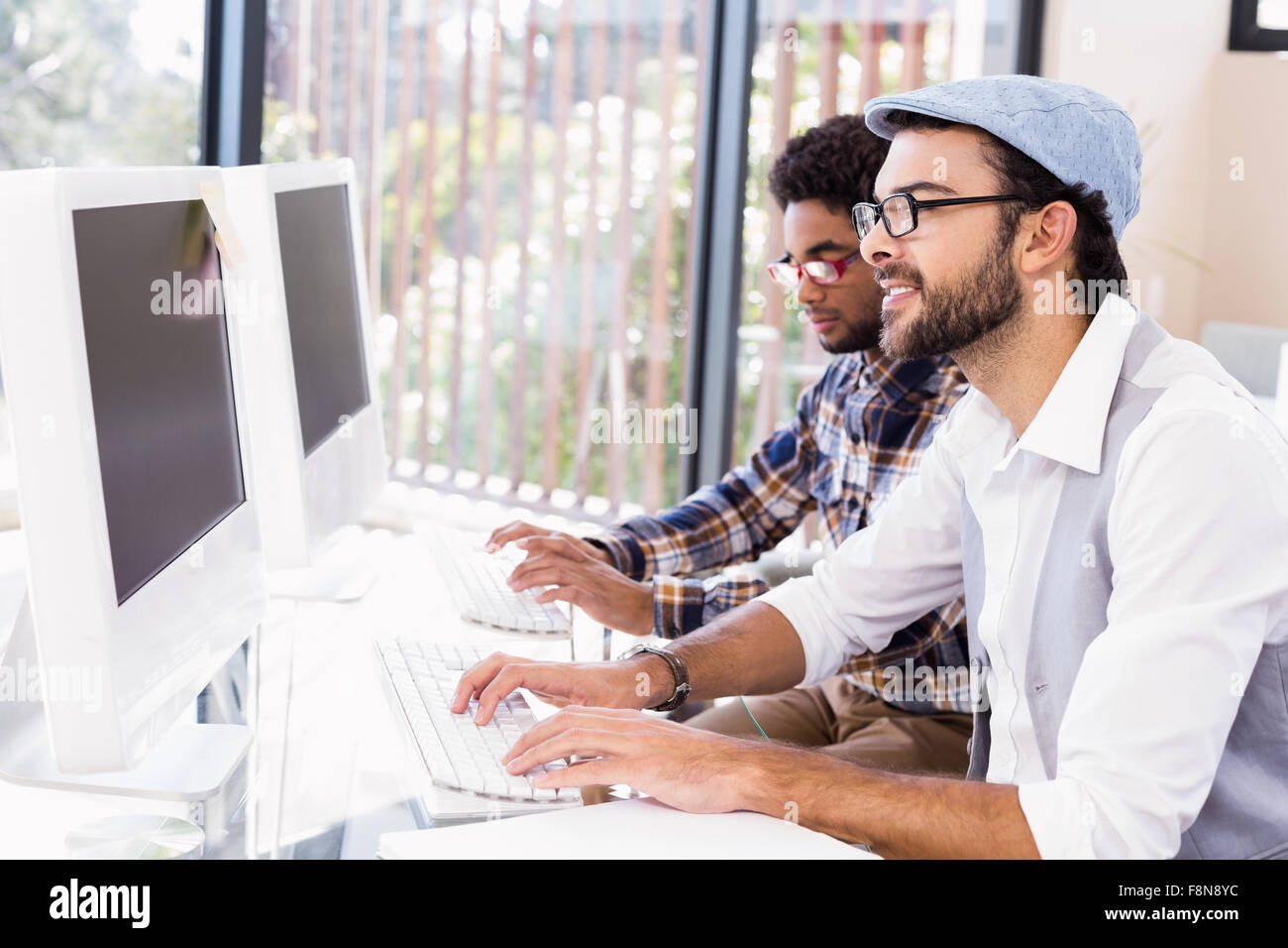Working computers hi-res stock photography and images - Alamy