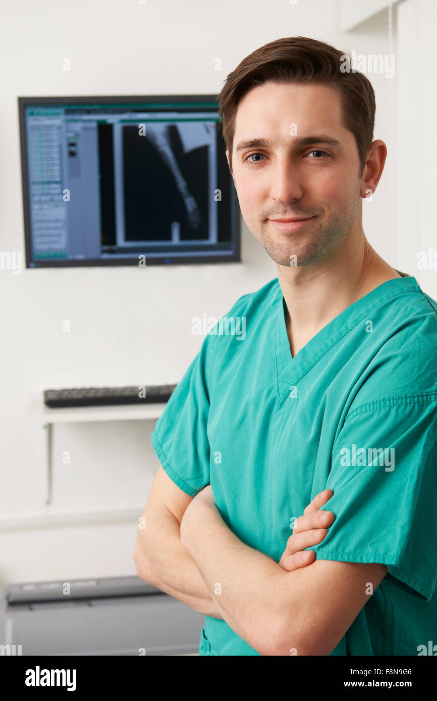 Veterinary surgeon hi-res stock photography and images - Alamy