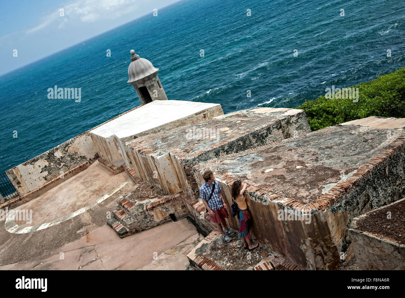 Sentry house, ramparts and couple, San Felipe del Morro Castle (1540s ...