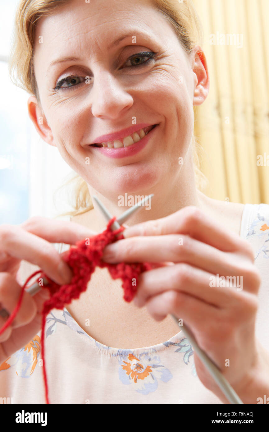 Women and hand knitting hi-res stock photography and images - Alamy