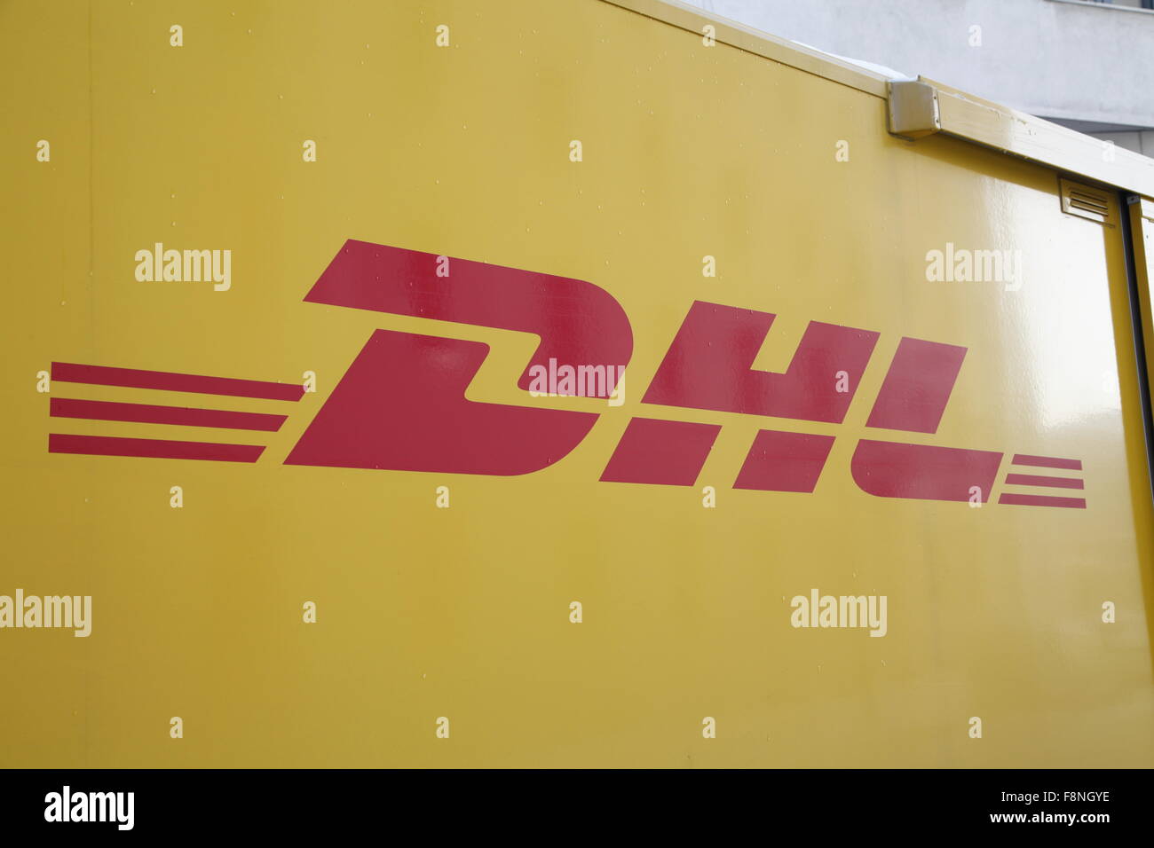 Dhl logo hi-res stock photography and images - Alamy