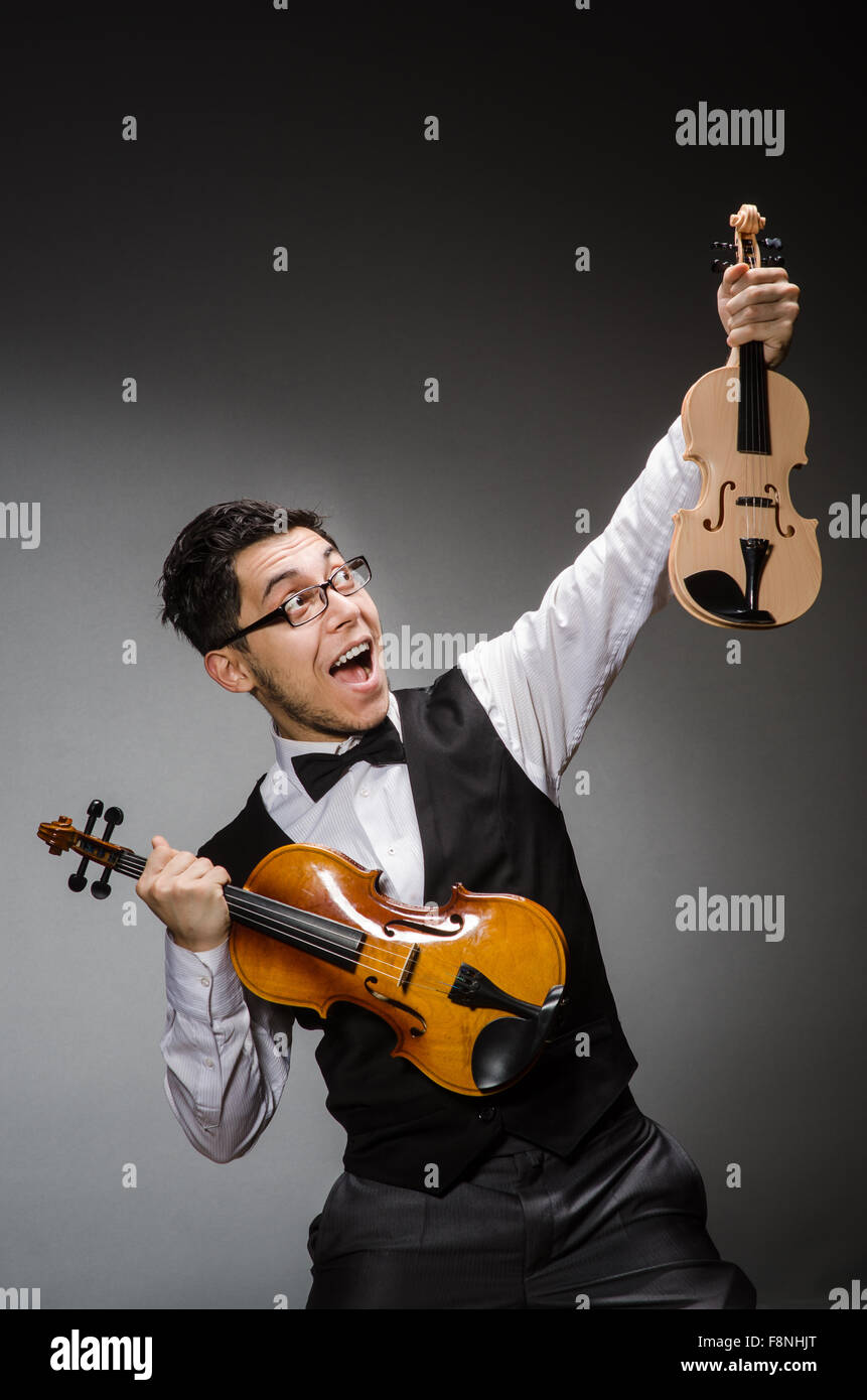 Funny violin player with fiddle Stock Photo - Alamy