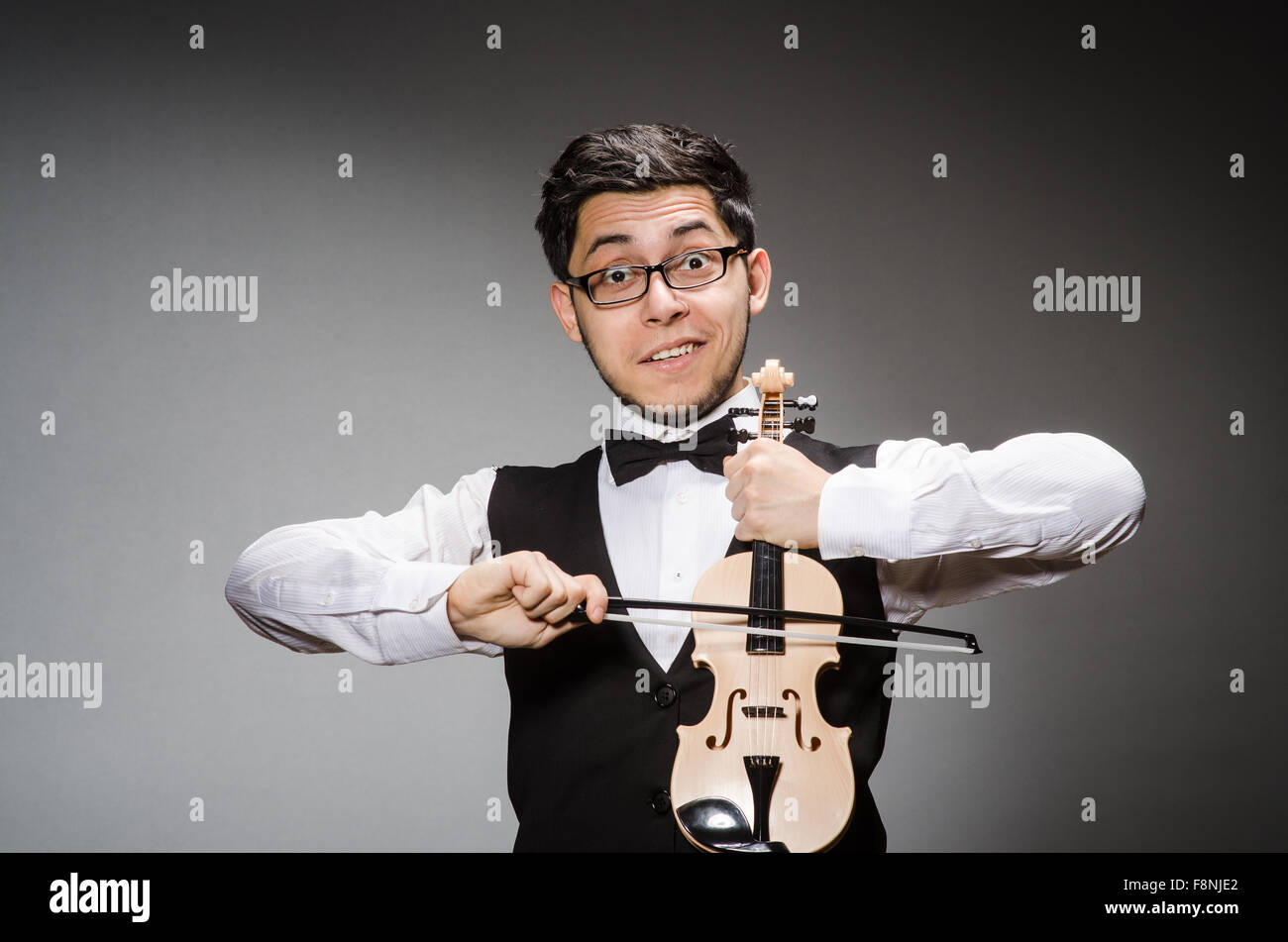 Funny violin player with fiddle Stock Photo - Alamy