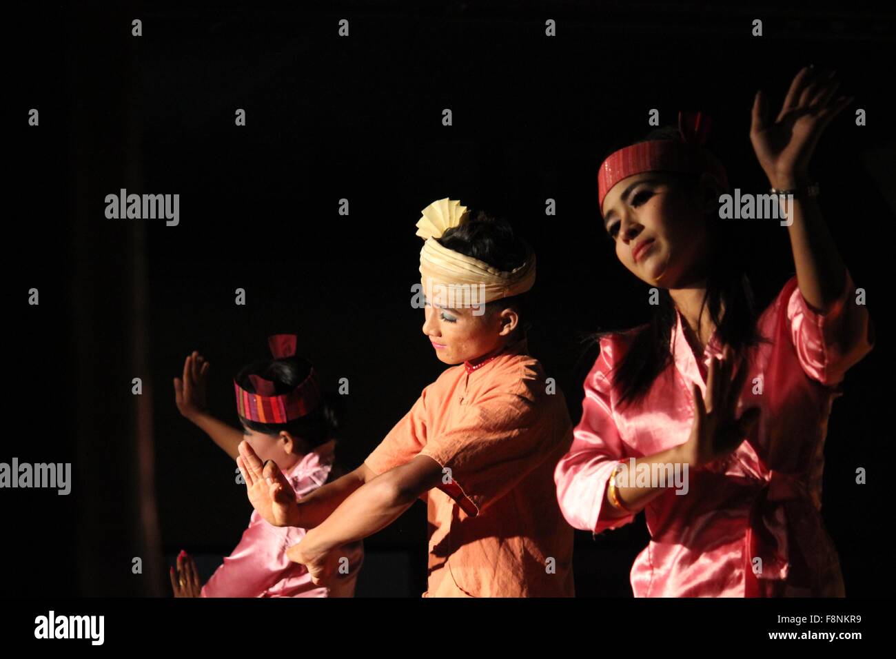 Traditional Burmese Dance Stock Photo - Alamy