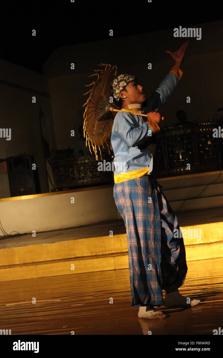 Traditional Burmese Dance Stock Photo - Alamy