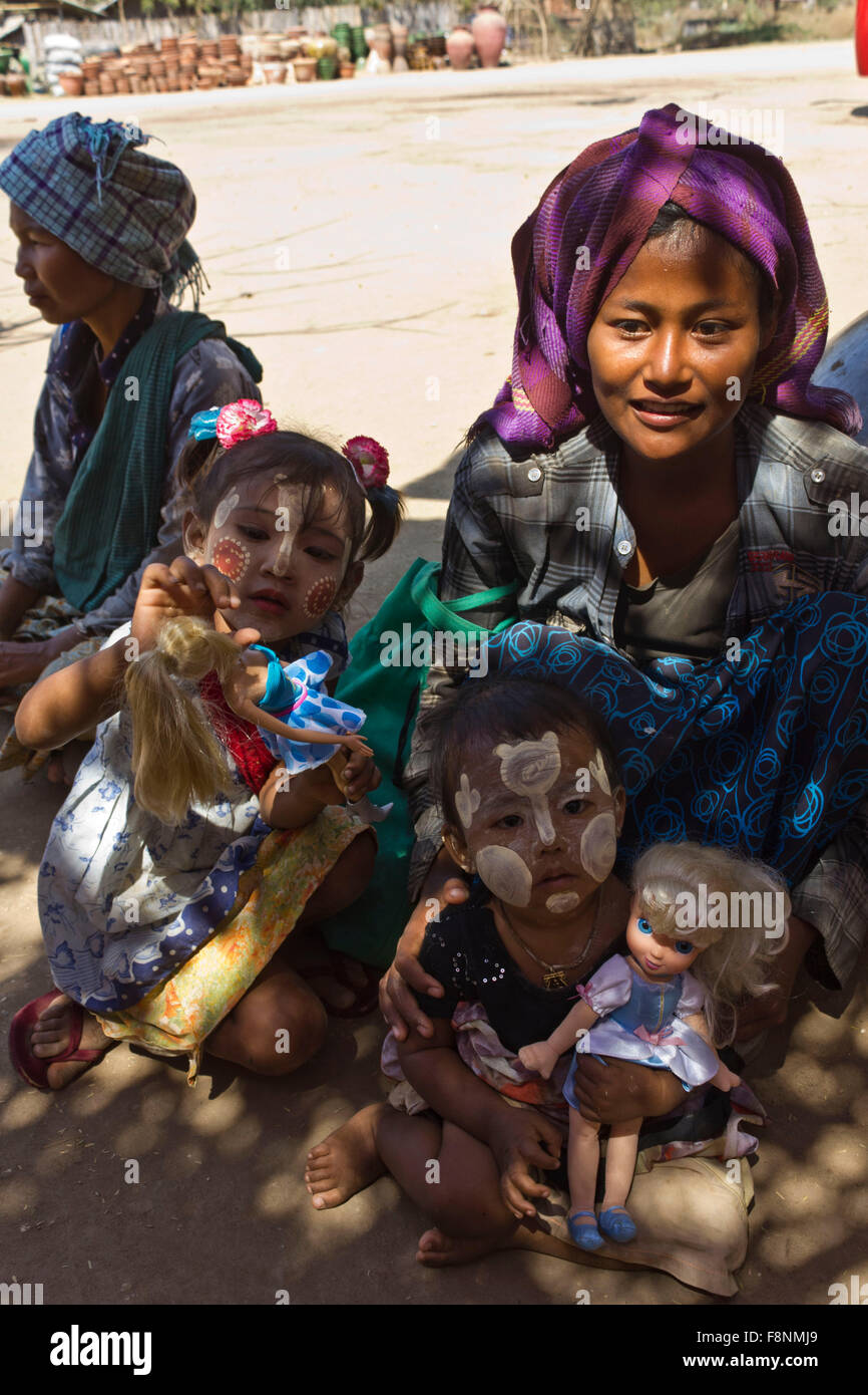 Poor boy portrait myanmar hi-res stock photography and images - Alamy