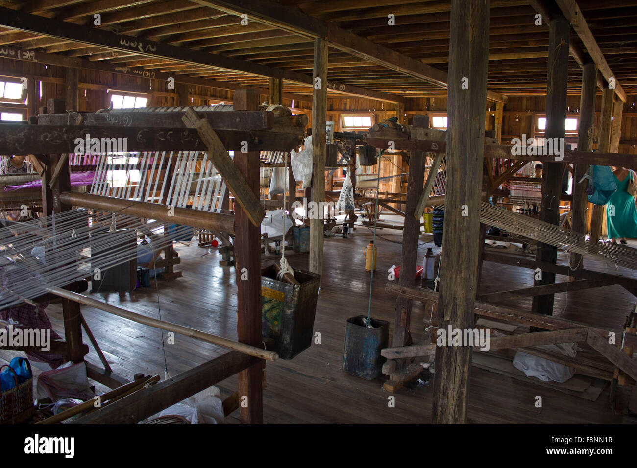 Myanmar hand-loom woman.The Padaung people are one of the many minority ...