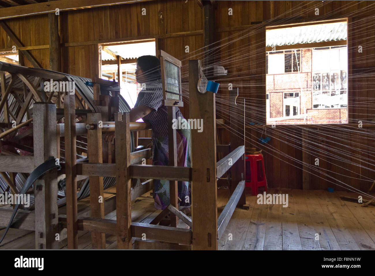 Myanmar hand-loom woman.The Padaung people are one of the many minority ...