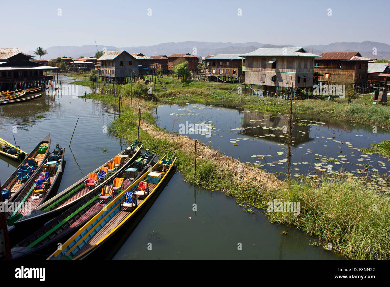 Floating MArket on Inle Lake, Myanmar Stock Photo - Alamy