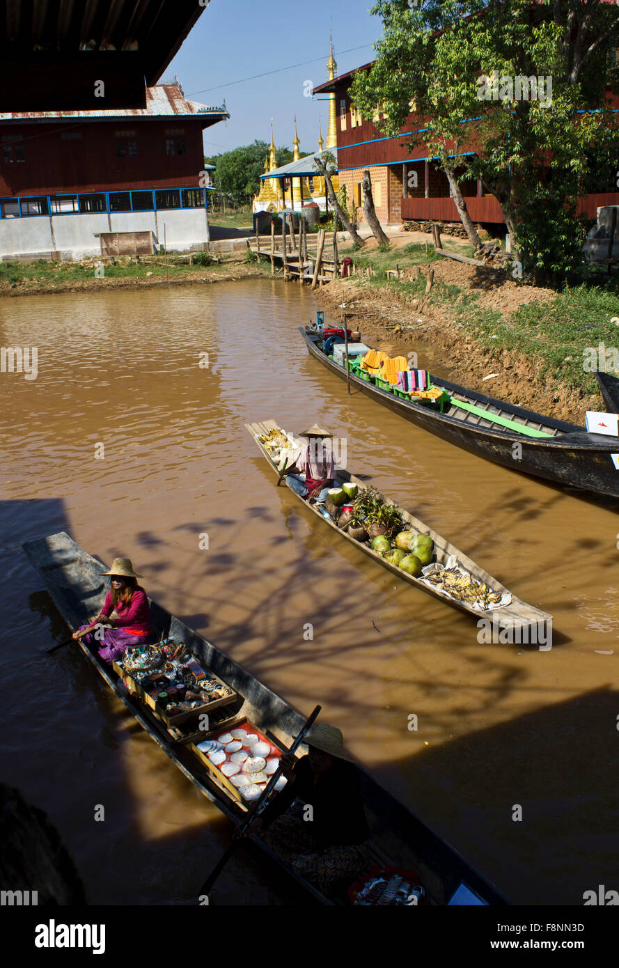 Floating MArket on Inle Lake, Myanmar Stock Photo - Alamy