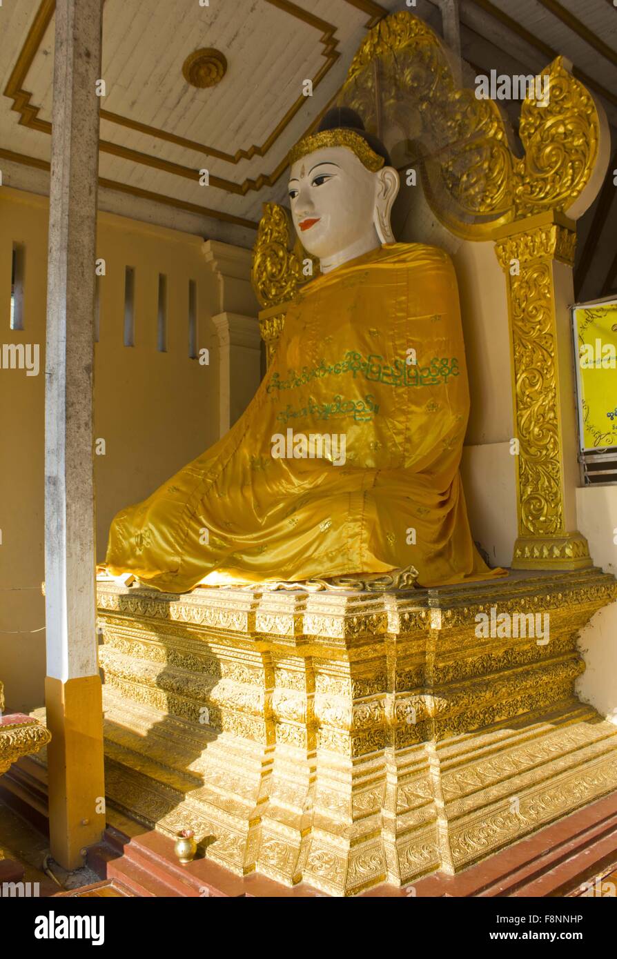 Traditional Buddha statue in Myanmar Stock Photo - Alamy