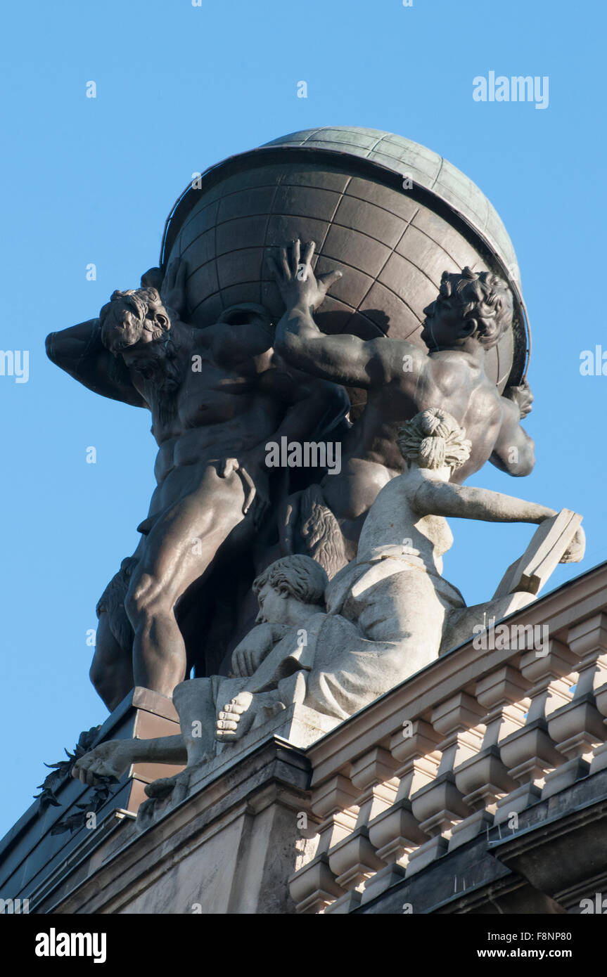 Sculpture of atlas hi-res stock photography and images - Alamy