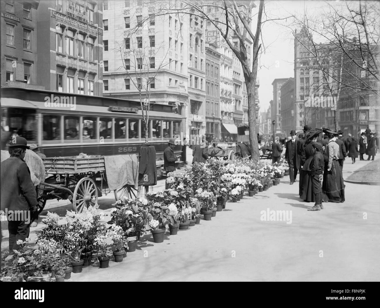 Holiday display new york Black and White Stock Photos & Images - Alamy
