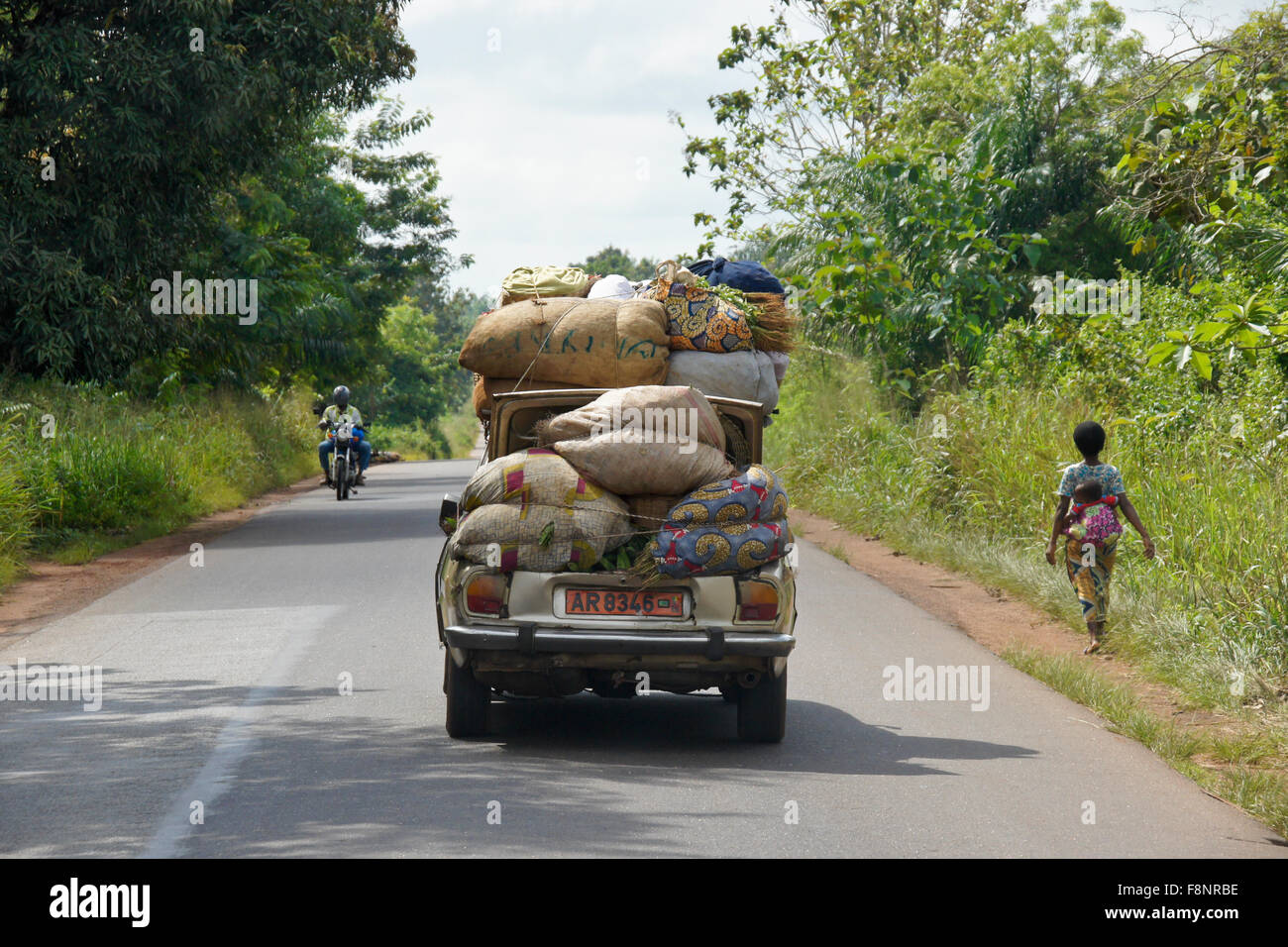 Overloaded car hi-res stock photography and images - Alamy