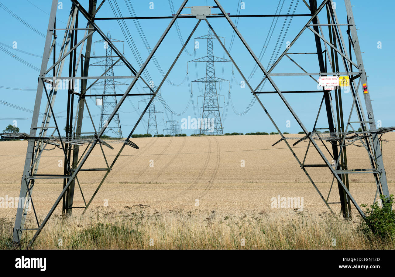 Electricity pylons national grid supplying hi-res stock photography and ...