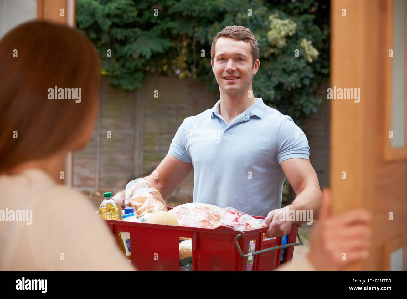 Grocery delivery hi-res stock photography and images - Alamy