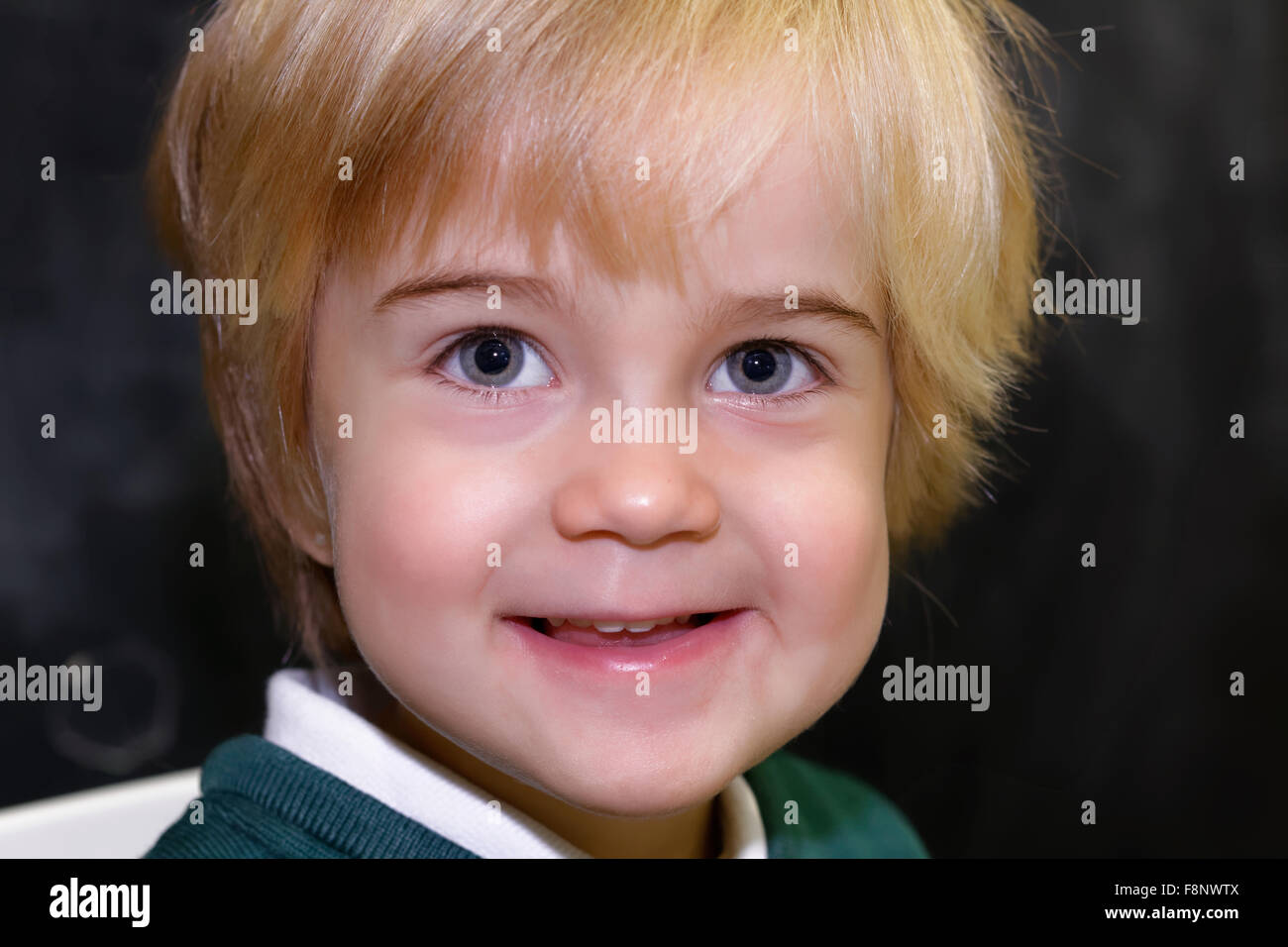 three years old blond girl smiling portrait Stock Photo - Alamy