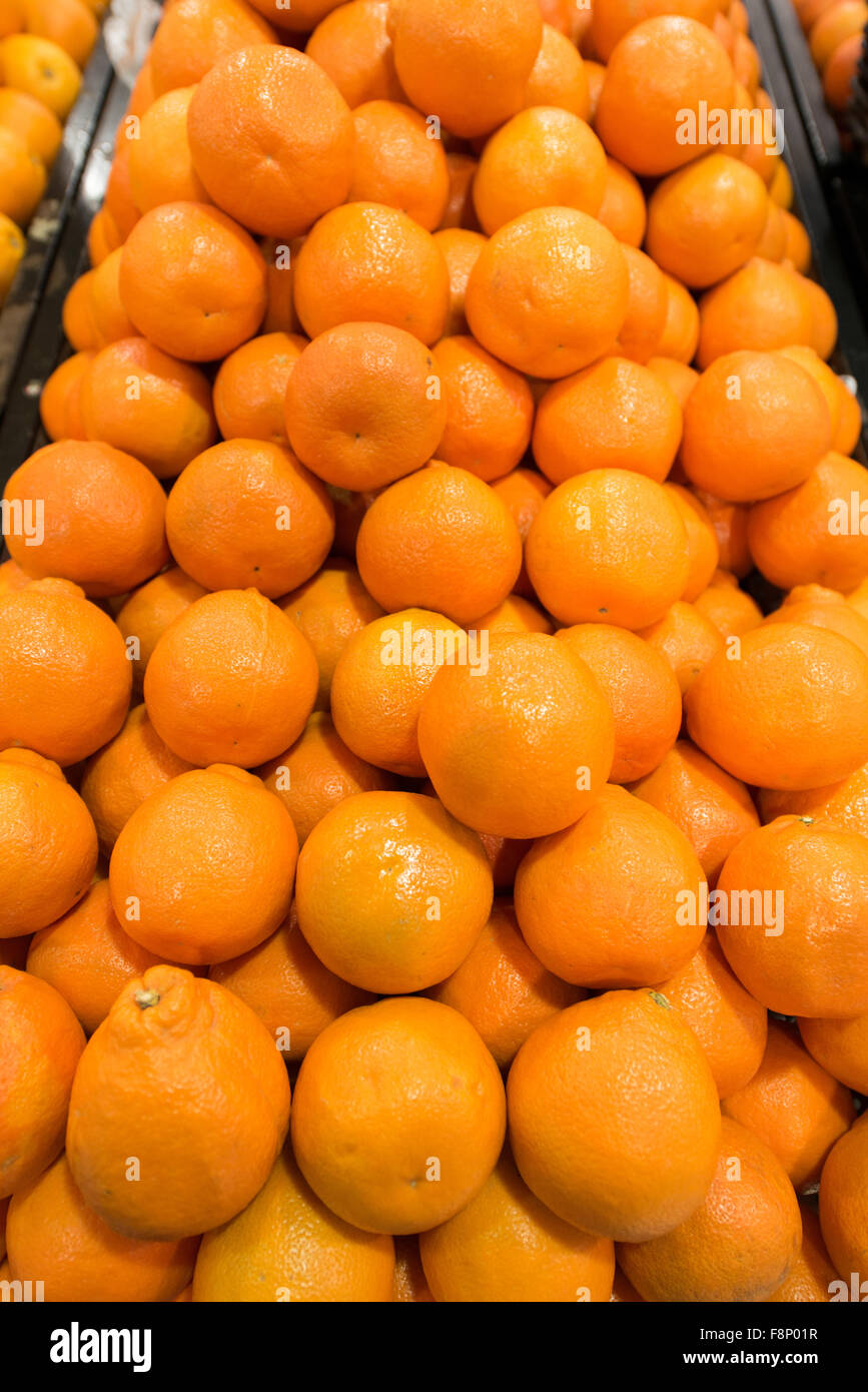 Citrus fruit on the supermarket stall Stock Photo - Alamy