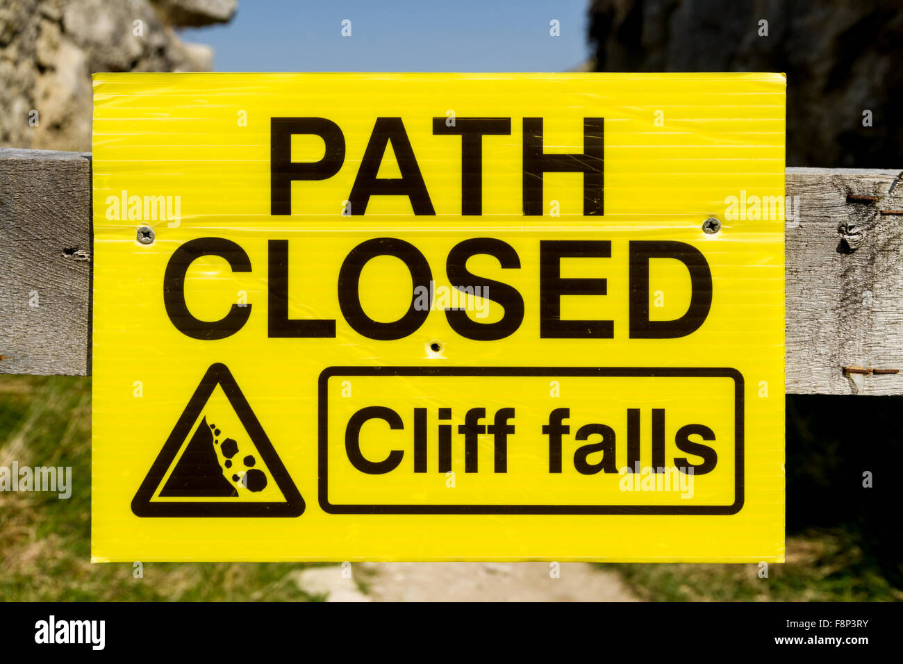 Warning cliff falls danger sign hi-res stock photography and images - Alamy