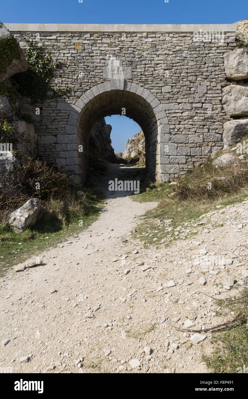 Lano’s Bridge, old limestone bridge. Tout Quarry, Fortuneswell ...
