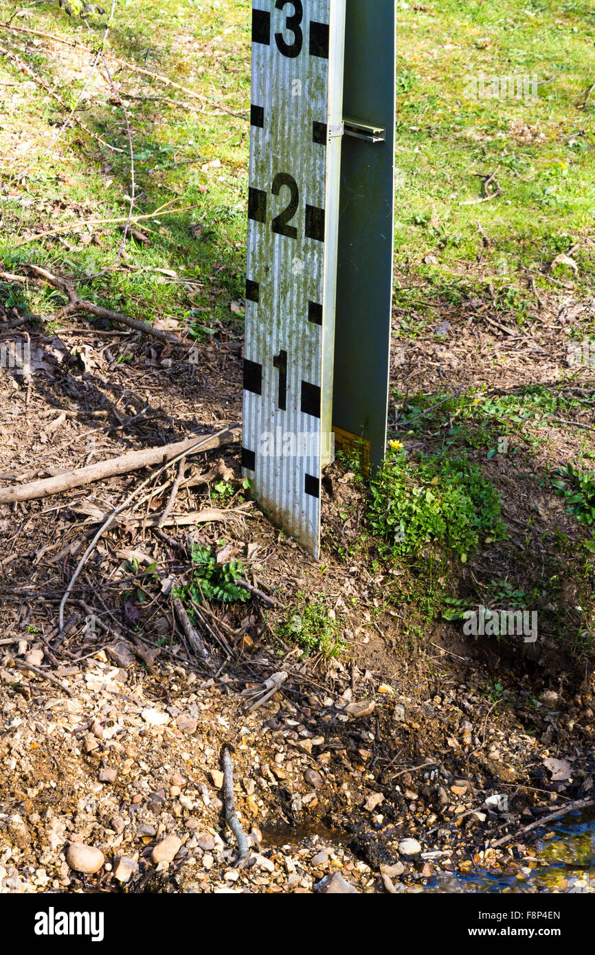 Water level water level indicator hi-res stock photography and images ...