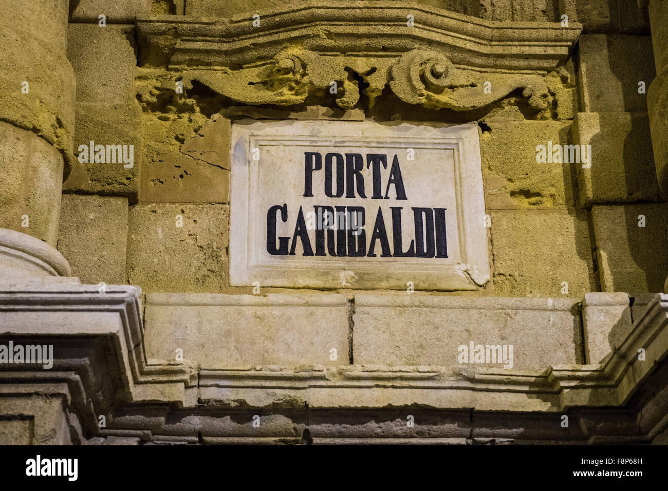 Italy, Sicily, Marsala, Porta Garibaldi, Garibaldi door Stock Photo - Alamy