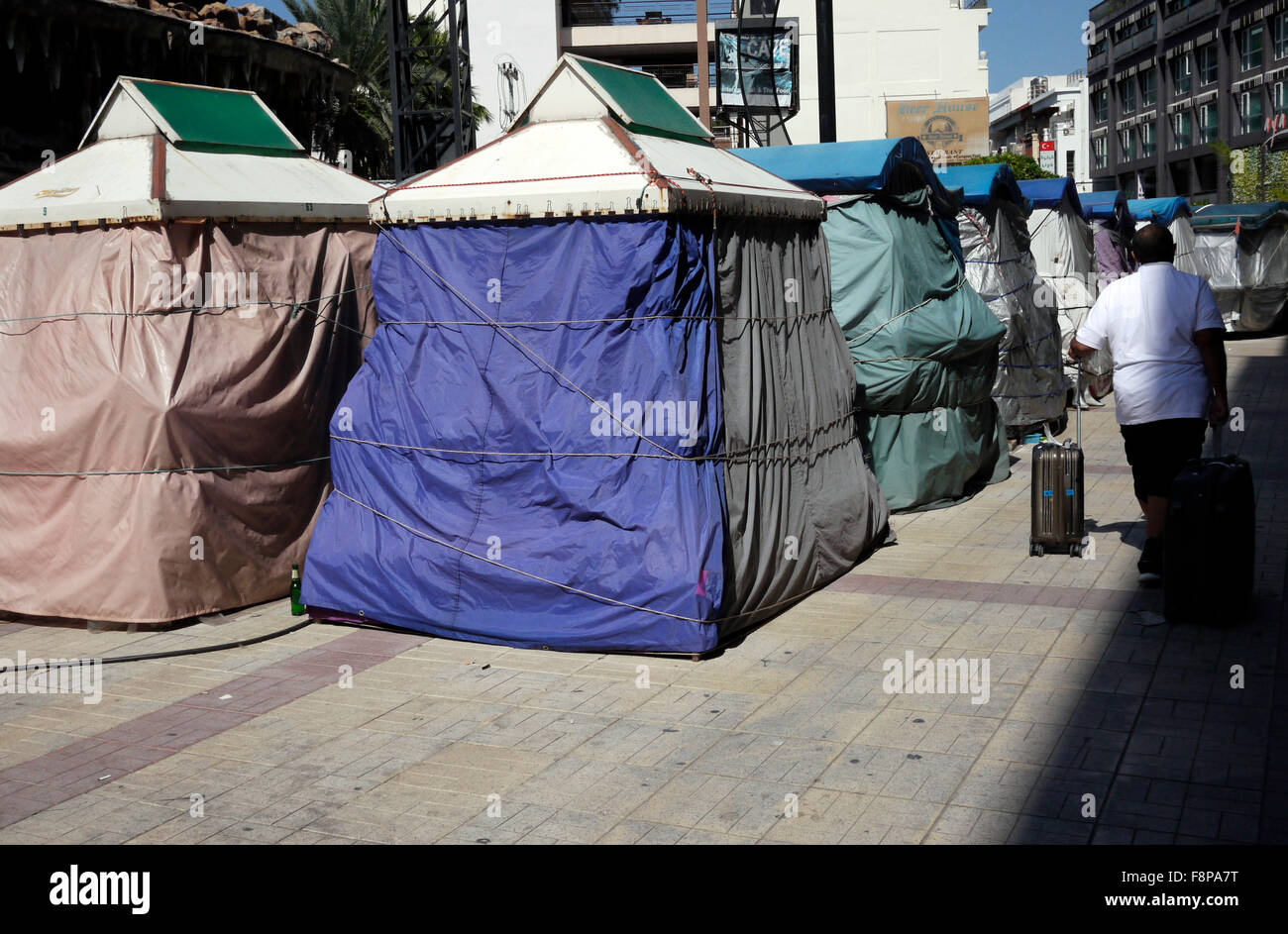 Covered Street Market Stalls in the early morning Stock Photo - Alamy