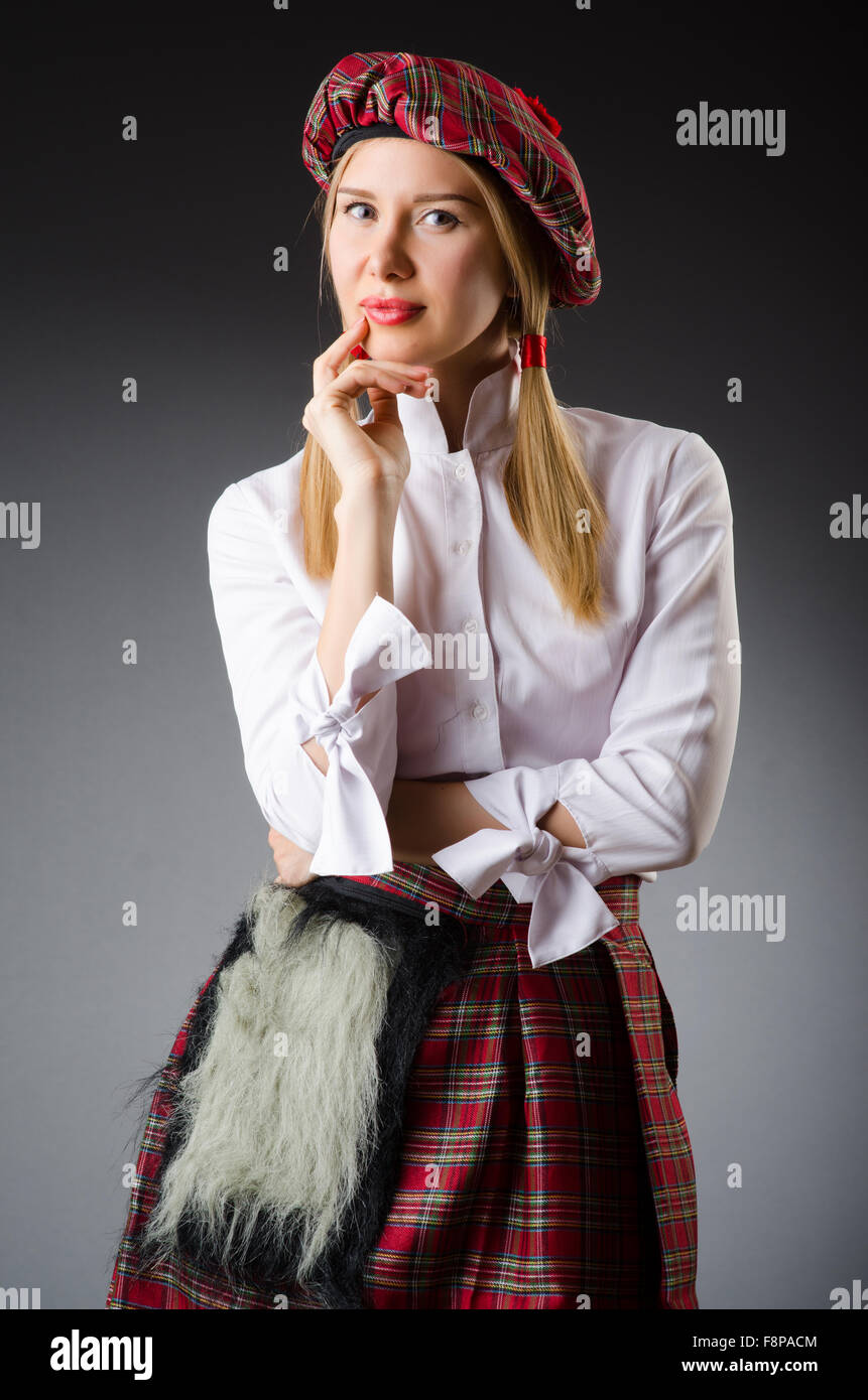 Woman in traditional scottish clothing Stock Photo - Alamy