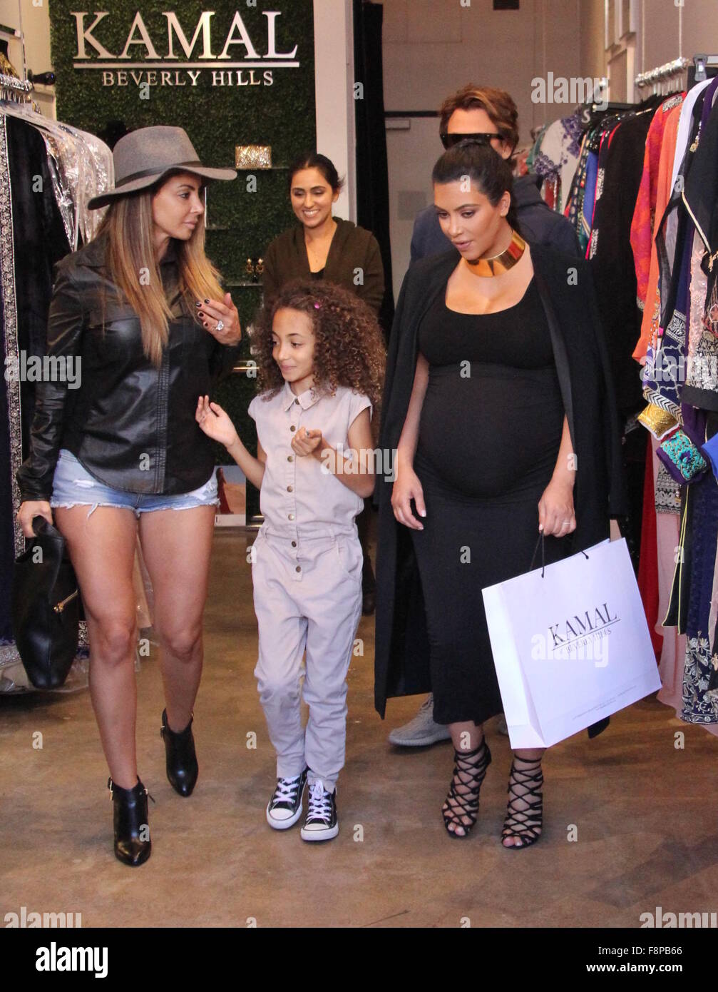 Heavily pregnant Kim Kardashian out shopping at Kamal with Jonathan ...