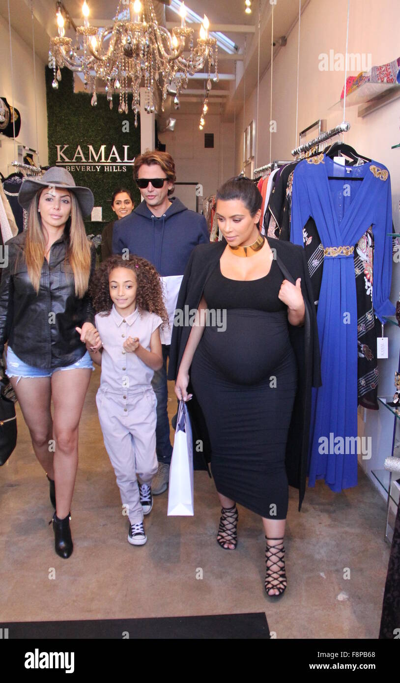 Heavily pregnant Kim Kardashian out shopping at Kamal with Jonathan ...