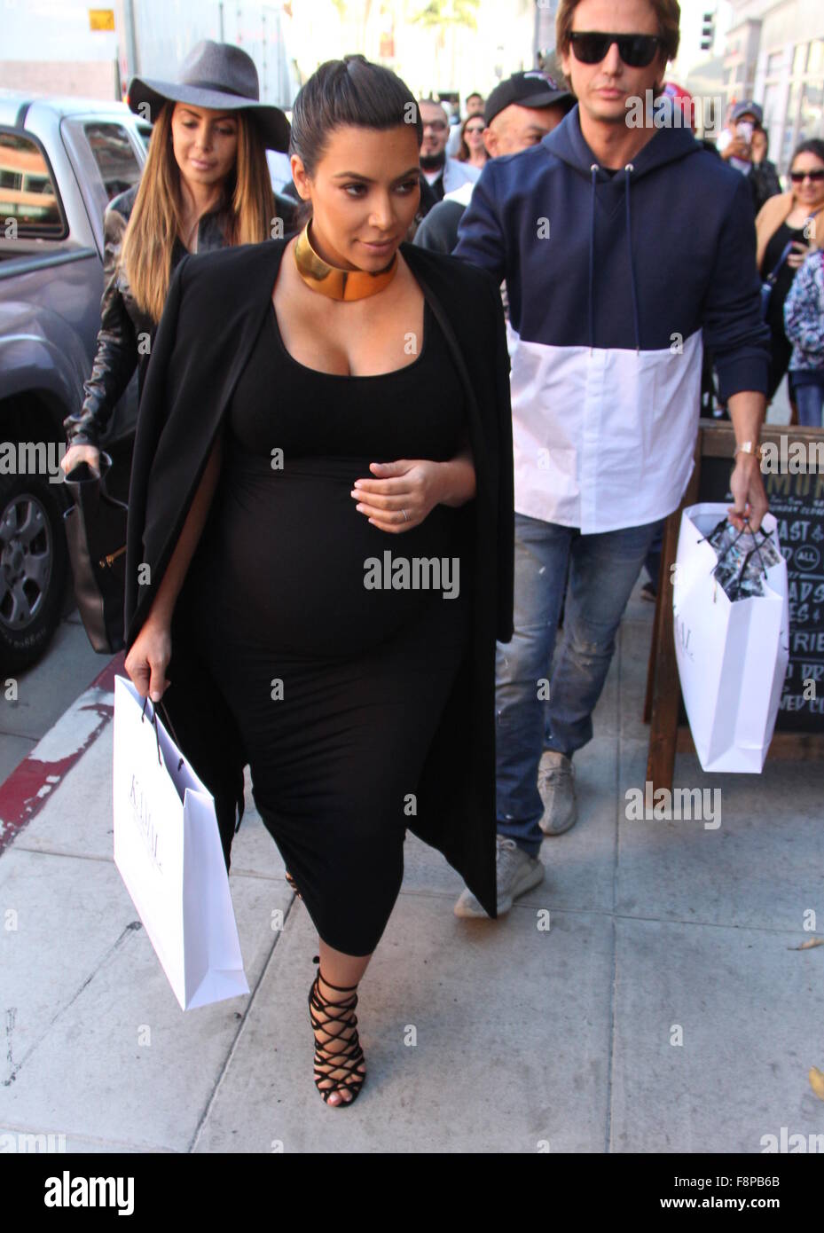 Heavily pregnant Kim Kardashian out shopping at Kamal with Jonathan ...