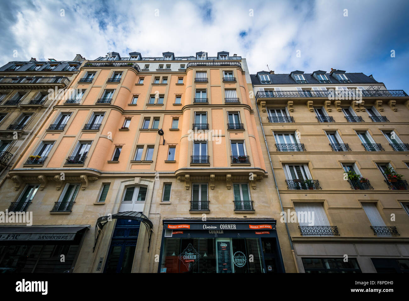 Paris city buildings hi-res stock photography and images - Alamy
