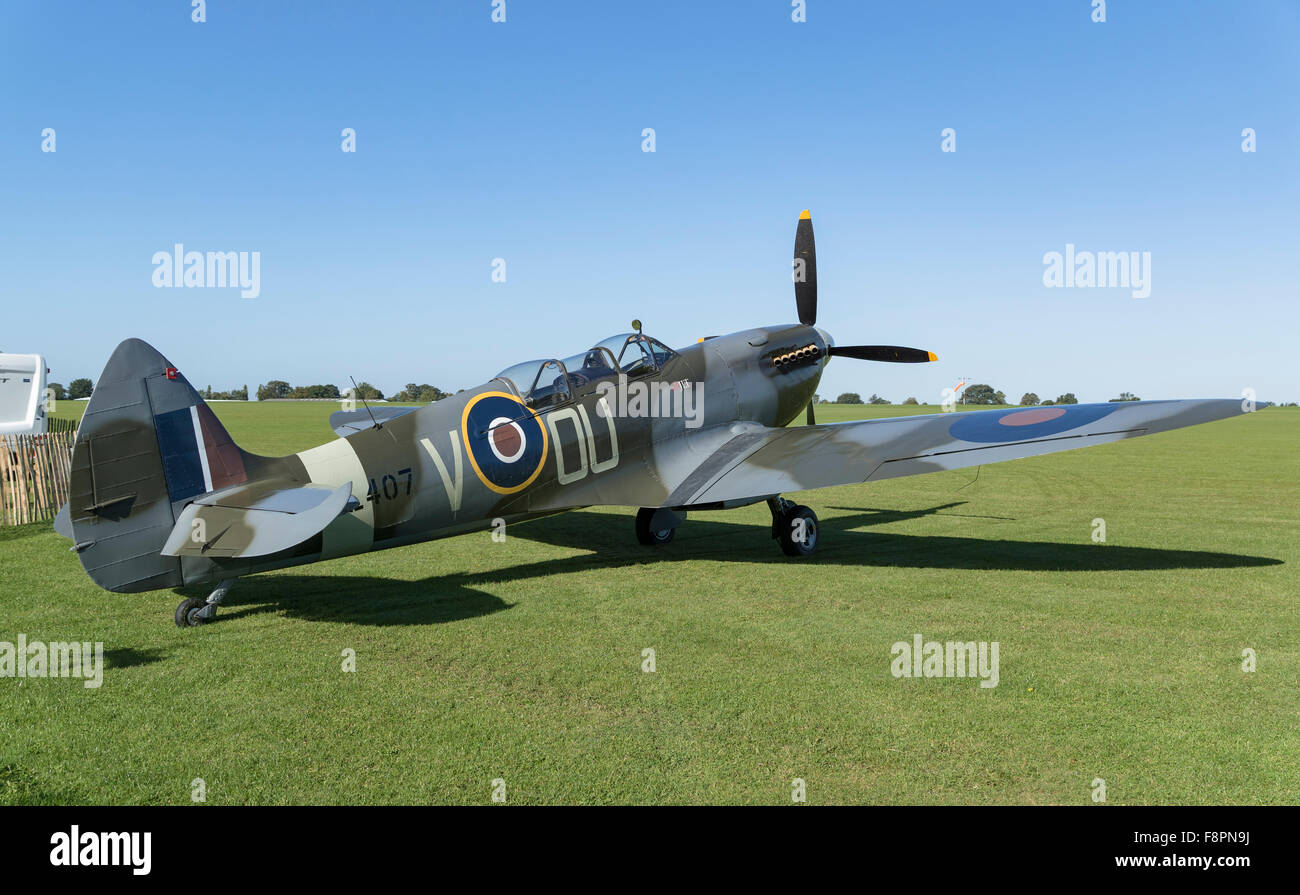 The Grace Spitfire ML407 Mark IX single seat fighter Stock Photo - Alamy