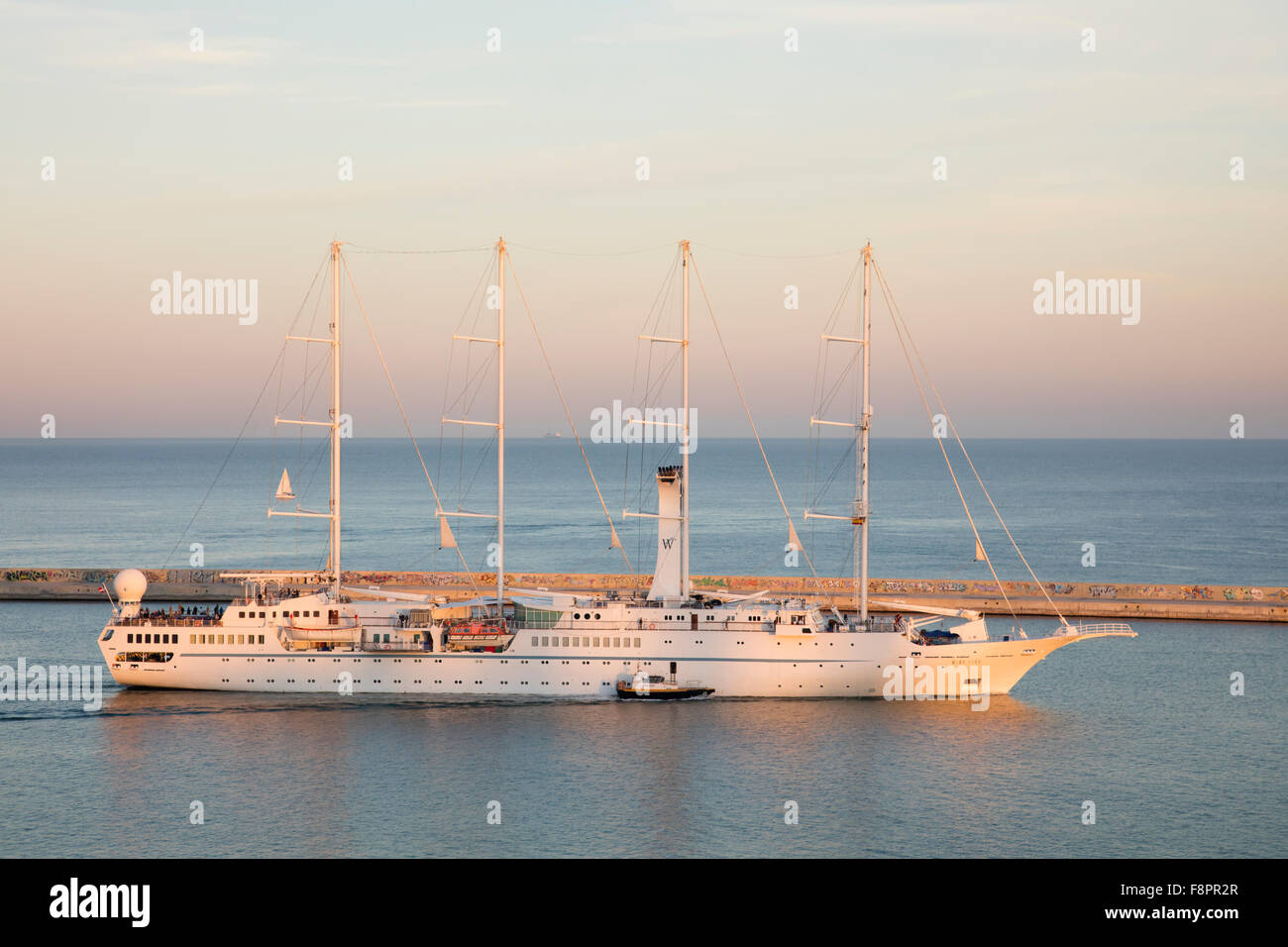 Five star cruise ship hi-res stock photography and images - Alamy