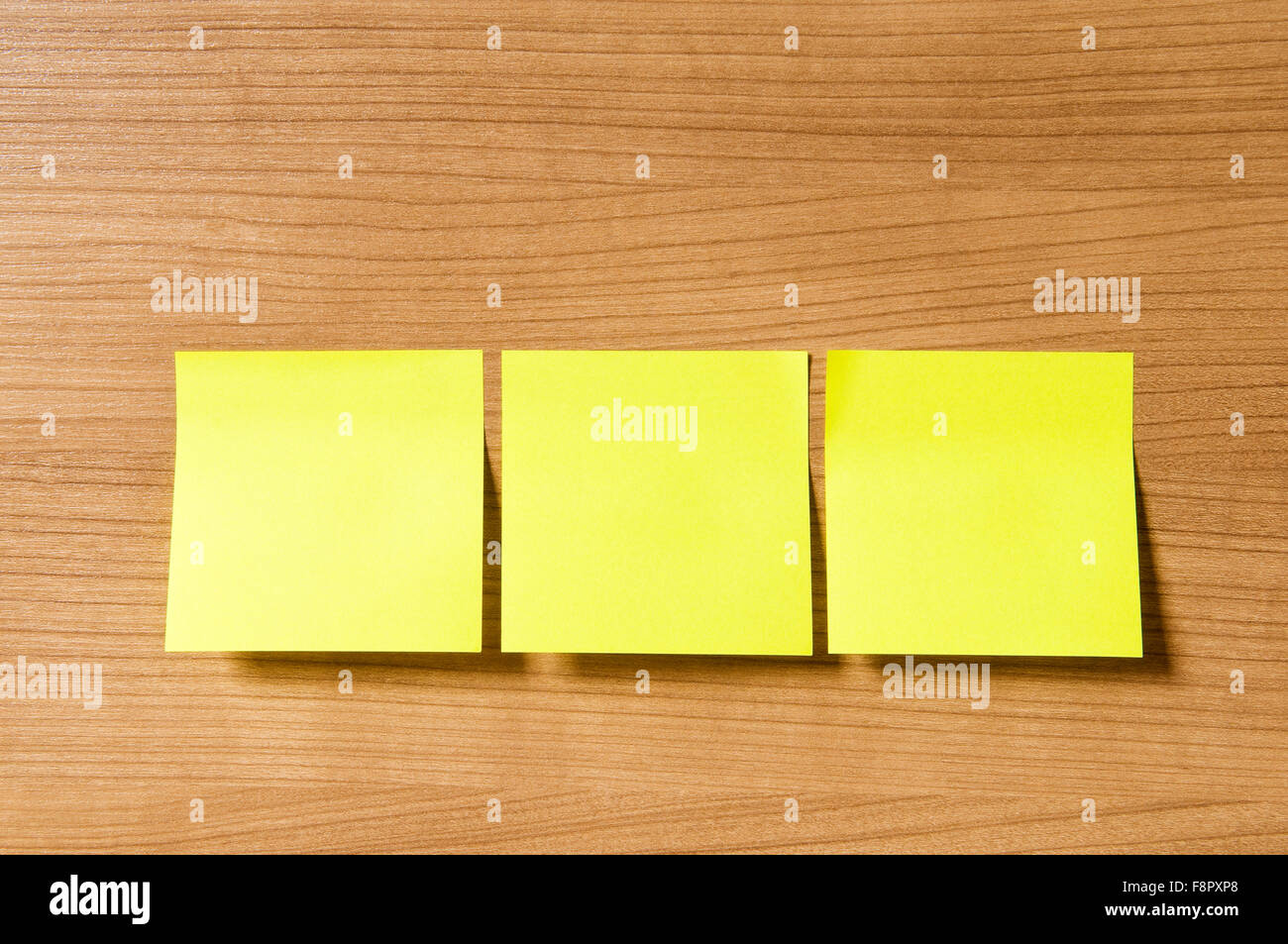 Many reminder notes on the wooden background Stock Photo - Alamy