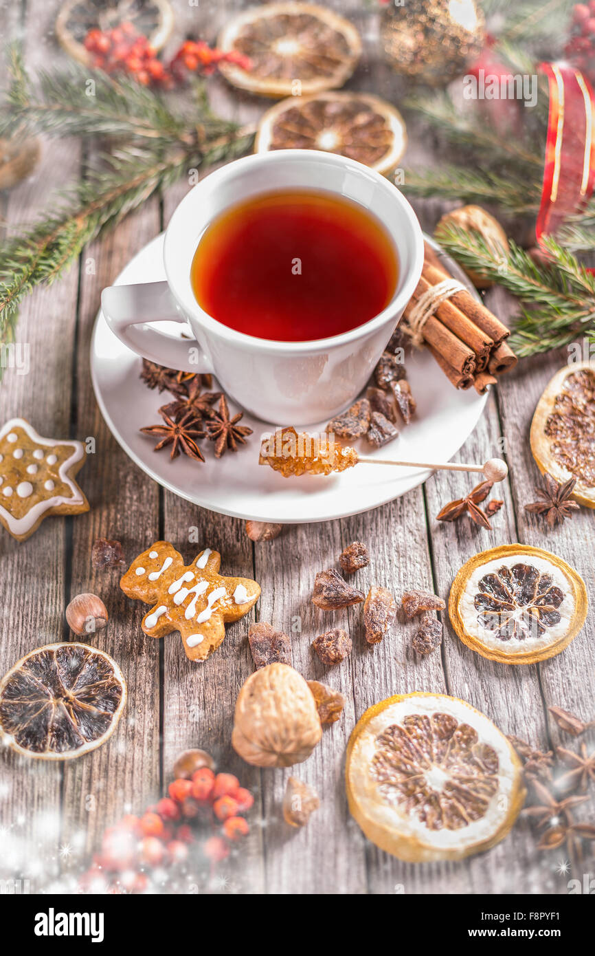 Cup of tea with spices and gingerbread Stock Photo - Alamy